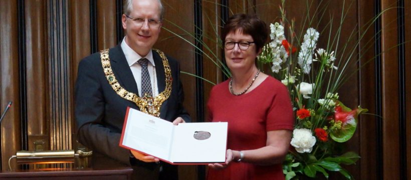Stadtplakette für UFU-Vorsitzende Renée Bergmann – Unterstützerkreis ...